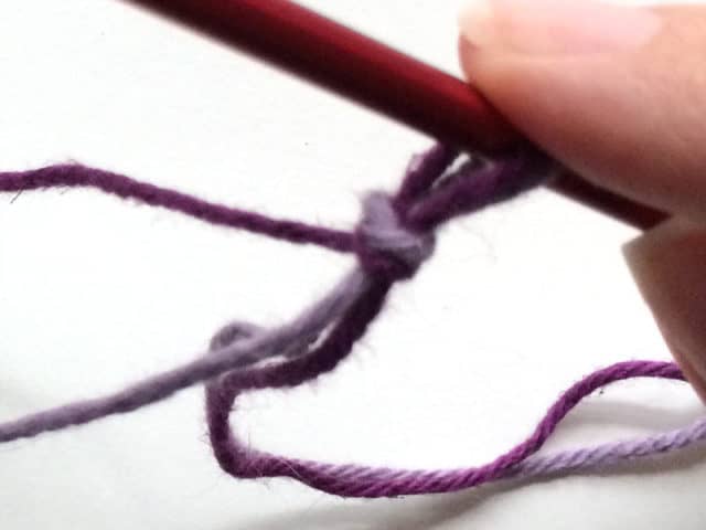Tutorial: Never Run Out of Yarn with the Long Tail Cast On - knotions